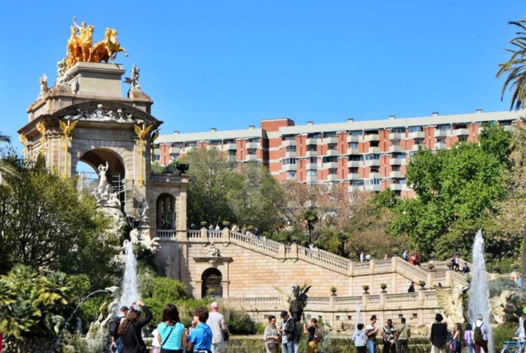 Exploring Ciutadella Park in Barcelona: A Perfect Blend of History ...